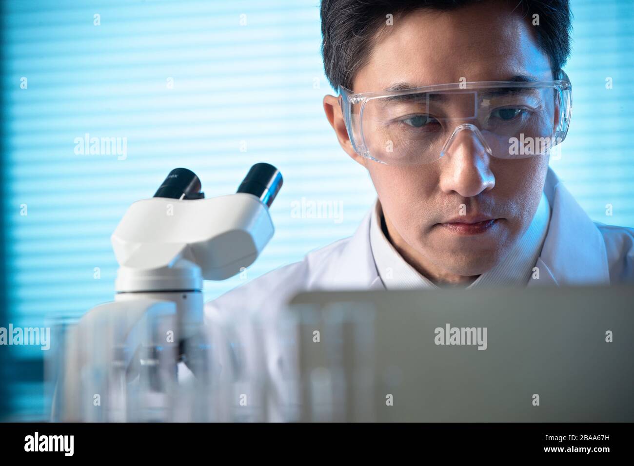 Scientists do science experiments in the laboratory Stock Photo - Alamy