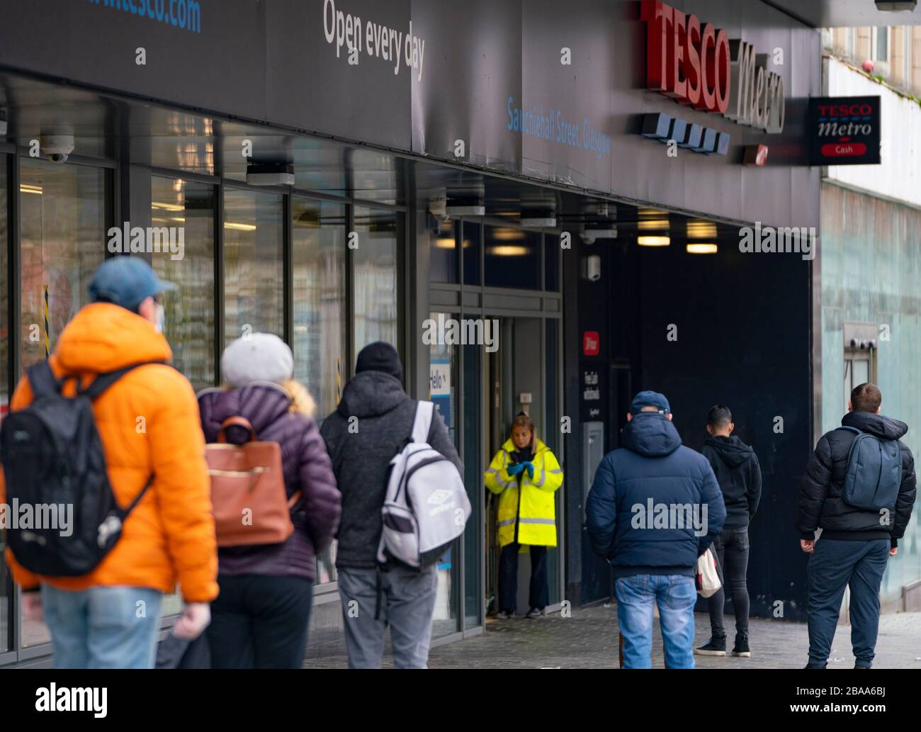Tesco matro queue hi-res stock photography and images - Alamy