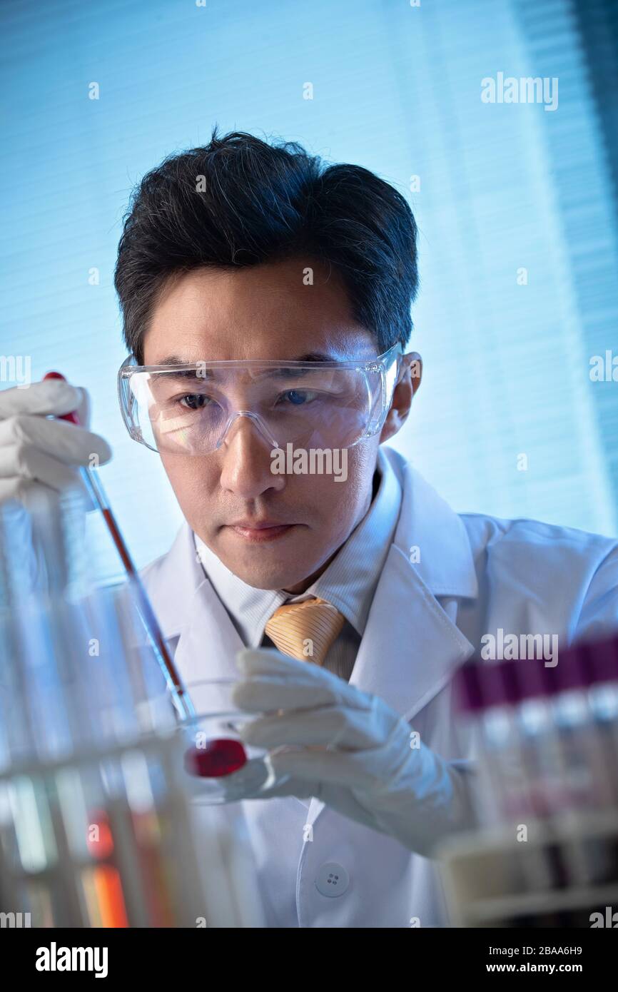 Scientists in the laboratory experiment Stock Photo - Alamy