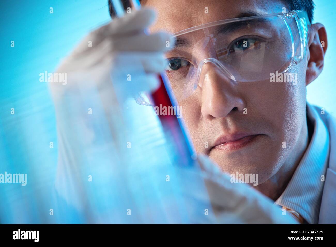 Scientists in the laboratory experiment Stock Photo - Alamy