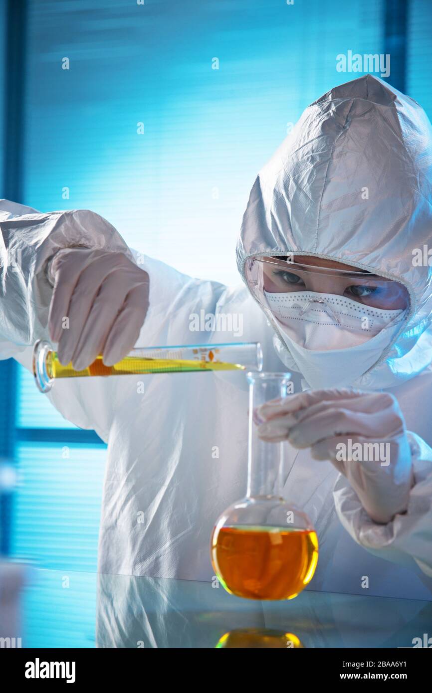 Medical workers do testing laboratory Stock Photo - Alamy