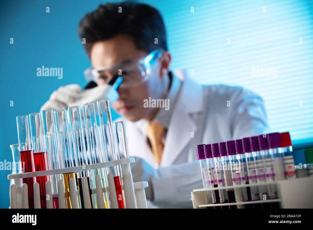 Scientists do science experiments in the laboratory Stock Photo - Alamy