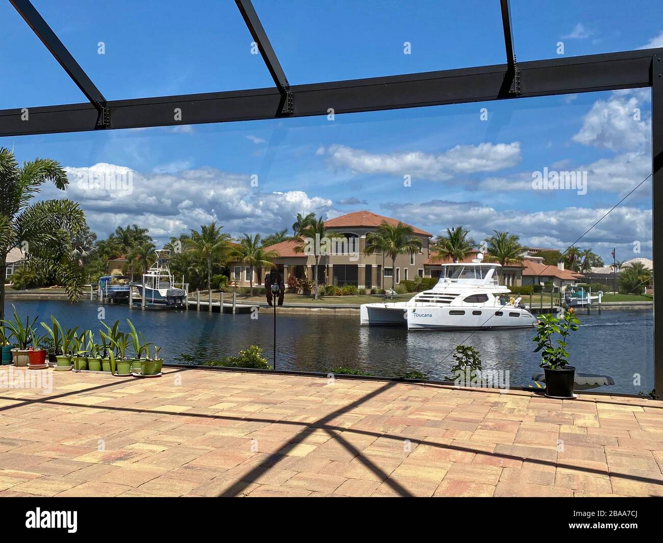 Lanai cage hi-res stock photography and images - Alamy