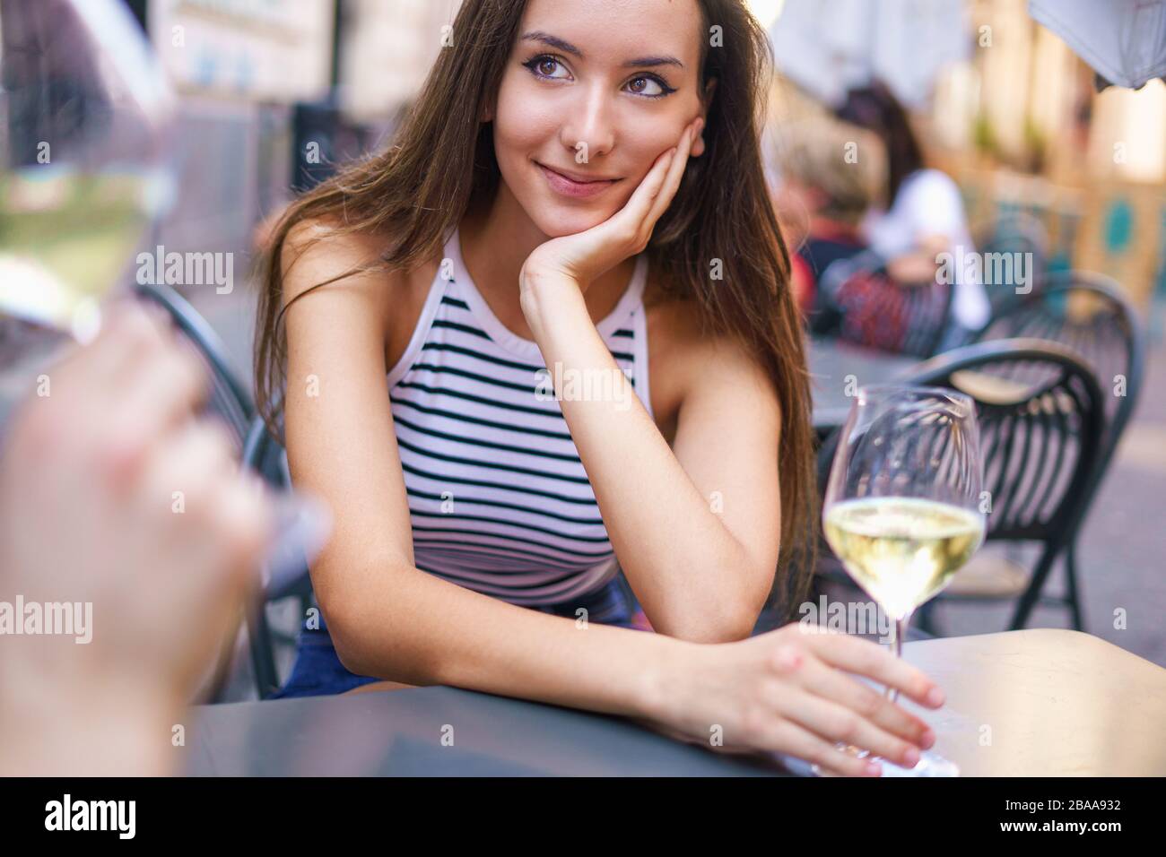 Women watching man bar hi-res stock photography and images - Alamy