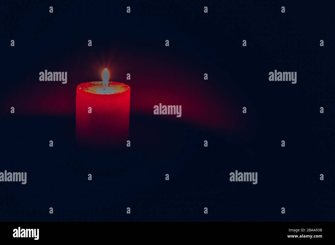 Red glowing mourning candle hi-res stock photography and images - Alamy