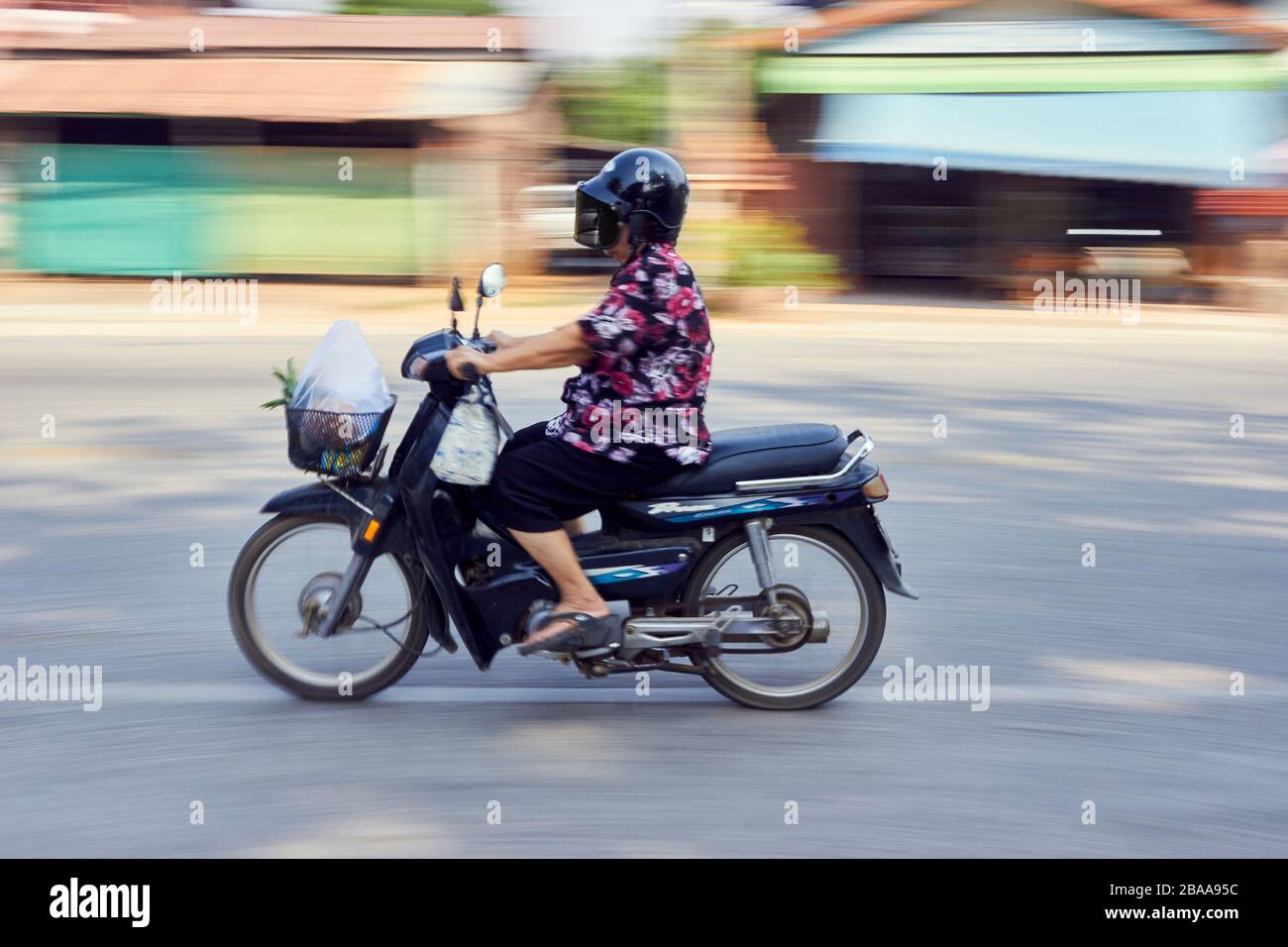 Fast moving bike hi-res stock photography and images - Alamy