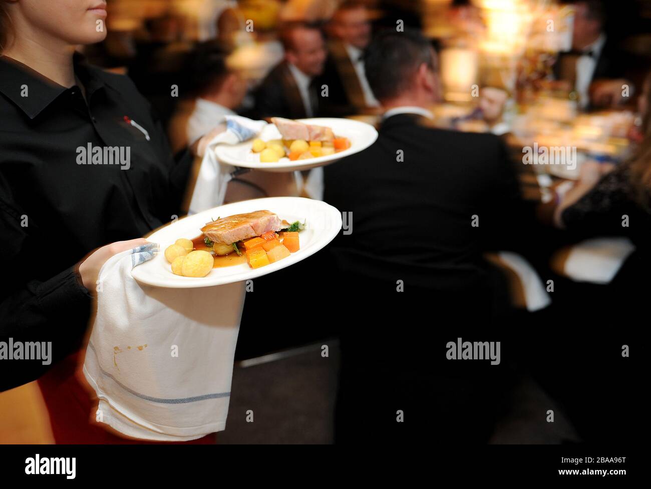 Waiting staff deliver food to guest's tables Stock Photo - Alamy