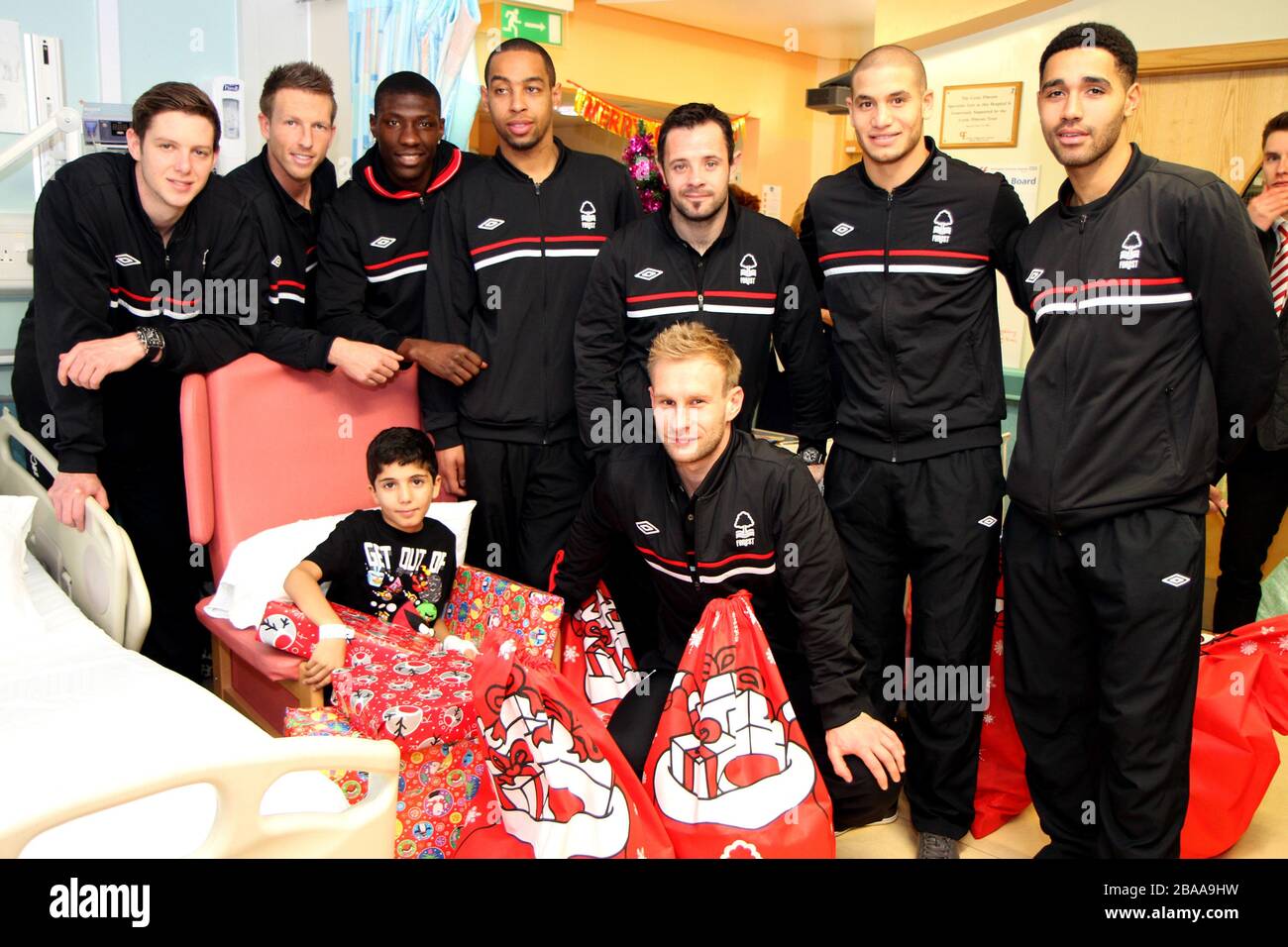 Nottingham Forest players meet patients from the hospital's children's ...