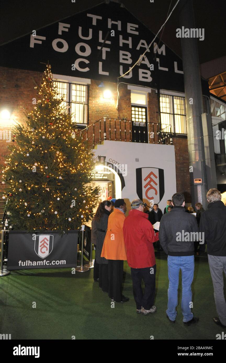 Group of singers hi-res stock photography and images - Alamy
