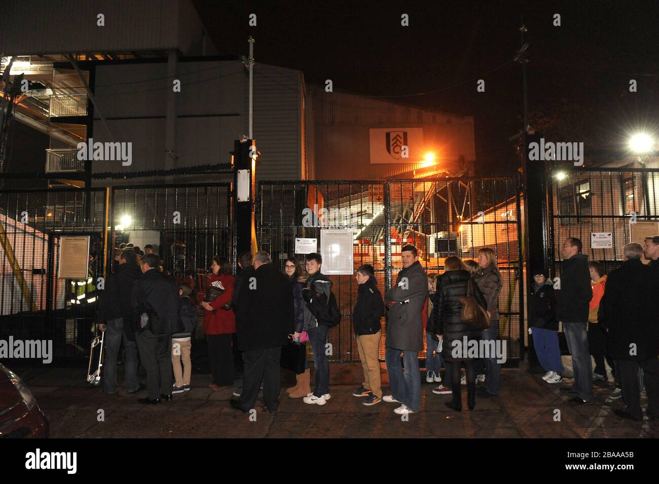 Christmas queue hi-res stock photography and images - Alamy