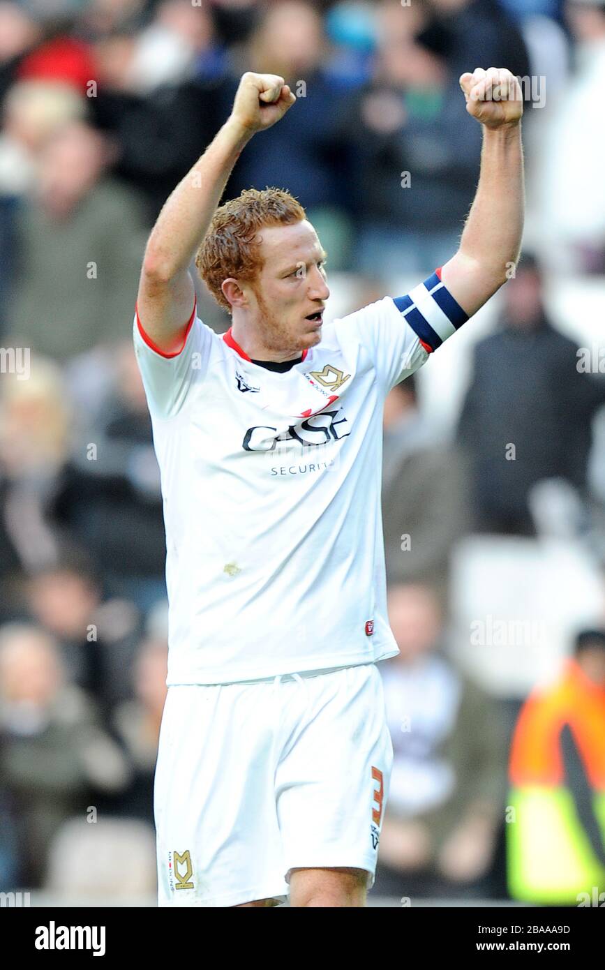 Football dean lewington hi-res stock photography and images - Alamy