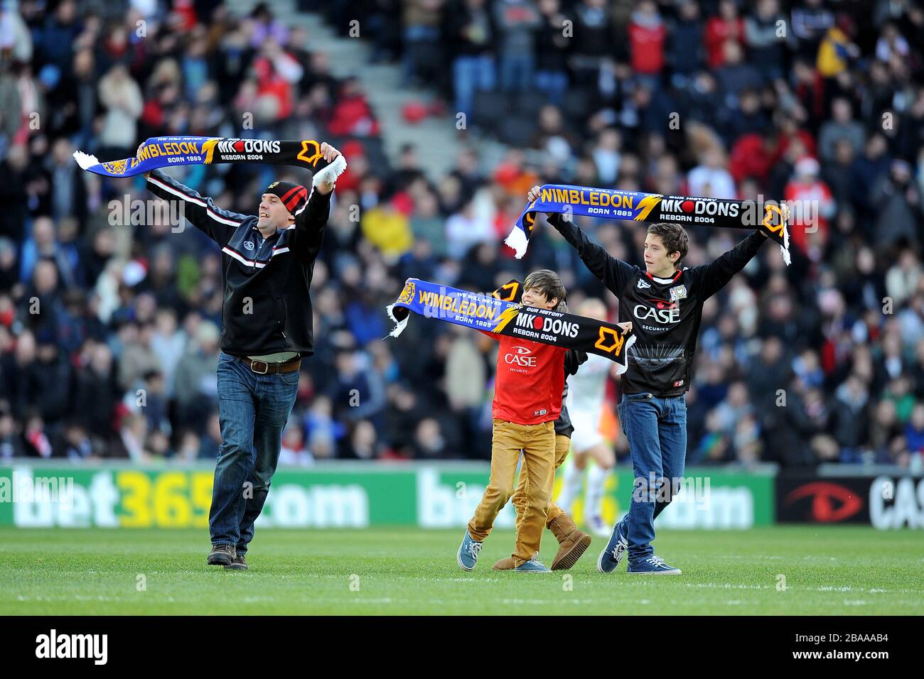 Milton Keynes Dons fans show their scarves before kick-off Stock Photo ...