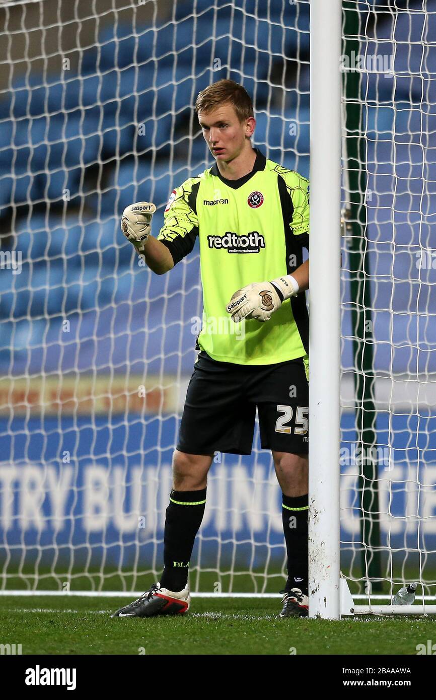 Sheffield United goalkeeper George Long Stock Photo - Alamy