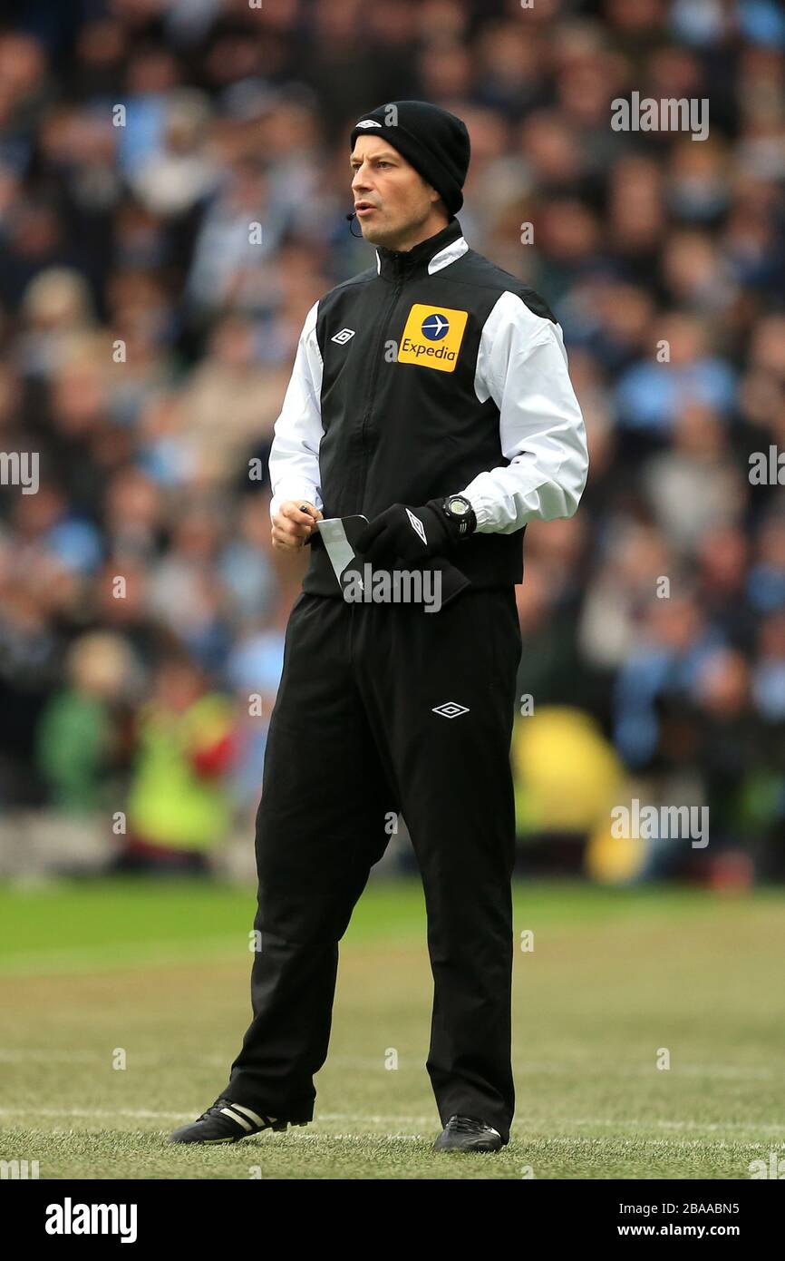 Mark Clattenburg, fourth official Stock Photo - Alamy