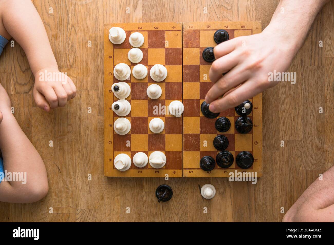 dad and son playing chess together at home Stock Photo - Alamy