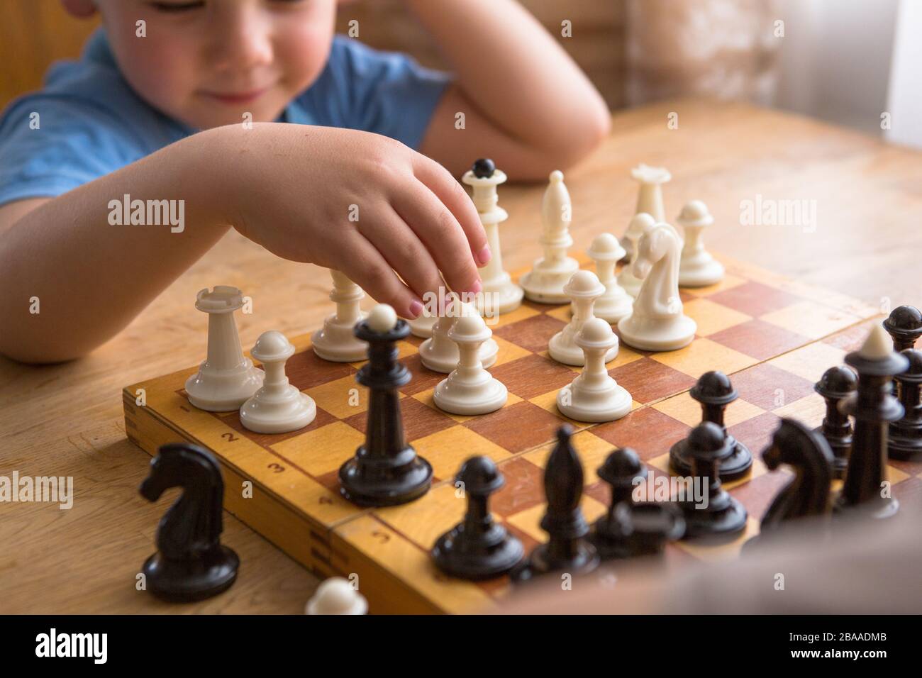 dad and son playing chess together at home Stock Photo - Alamy