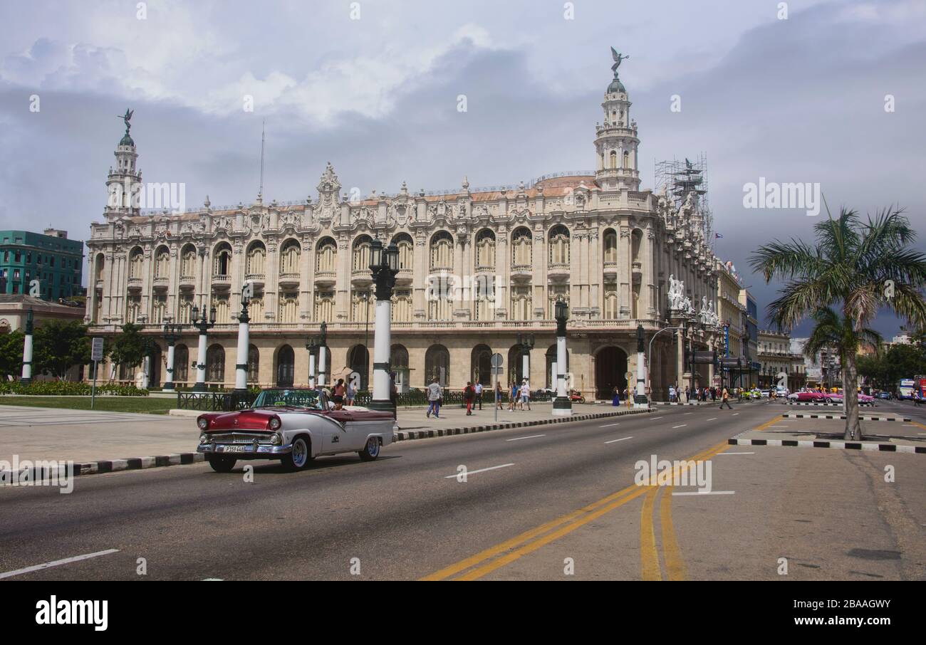 Classic cars in front of the Gran Teatro, Havana, Cub Stock Photo - Alamy