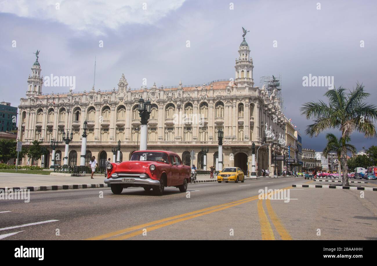 Classic cars in front of the Gran Teatro, Havana, Cub Stock Photo - Alamy