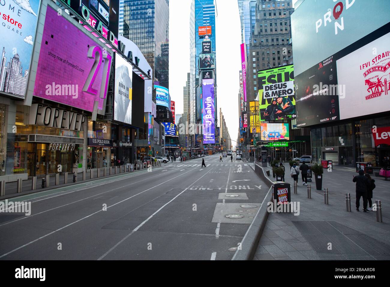 Times square empty hi-res stock photography and images - Alamy