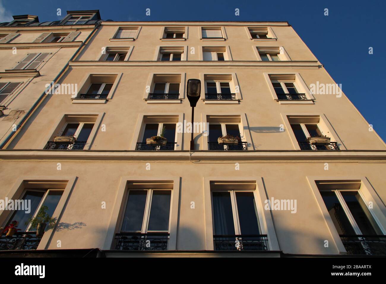 flat building (?) in montmartre in paris (france Stock Photo - Alamy