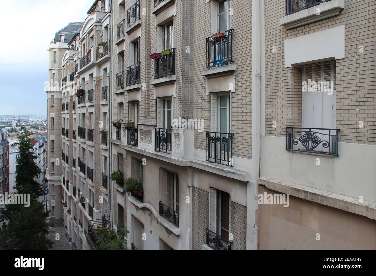 flat building (?) in montmartre in paris (france Stock Photo - Alamy