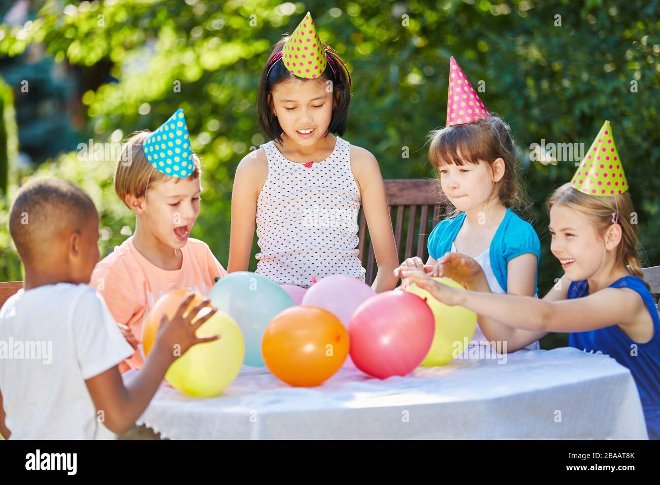 Happy kids celebrating hi-res stock photography and images - Alamy