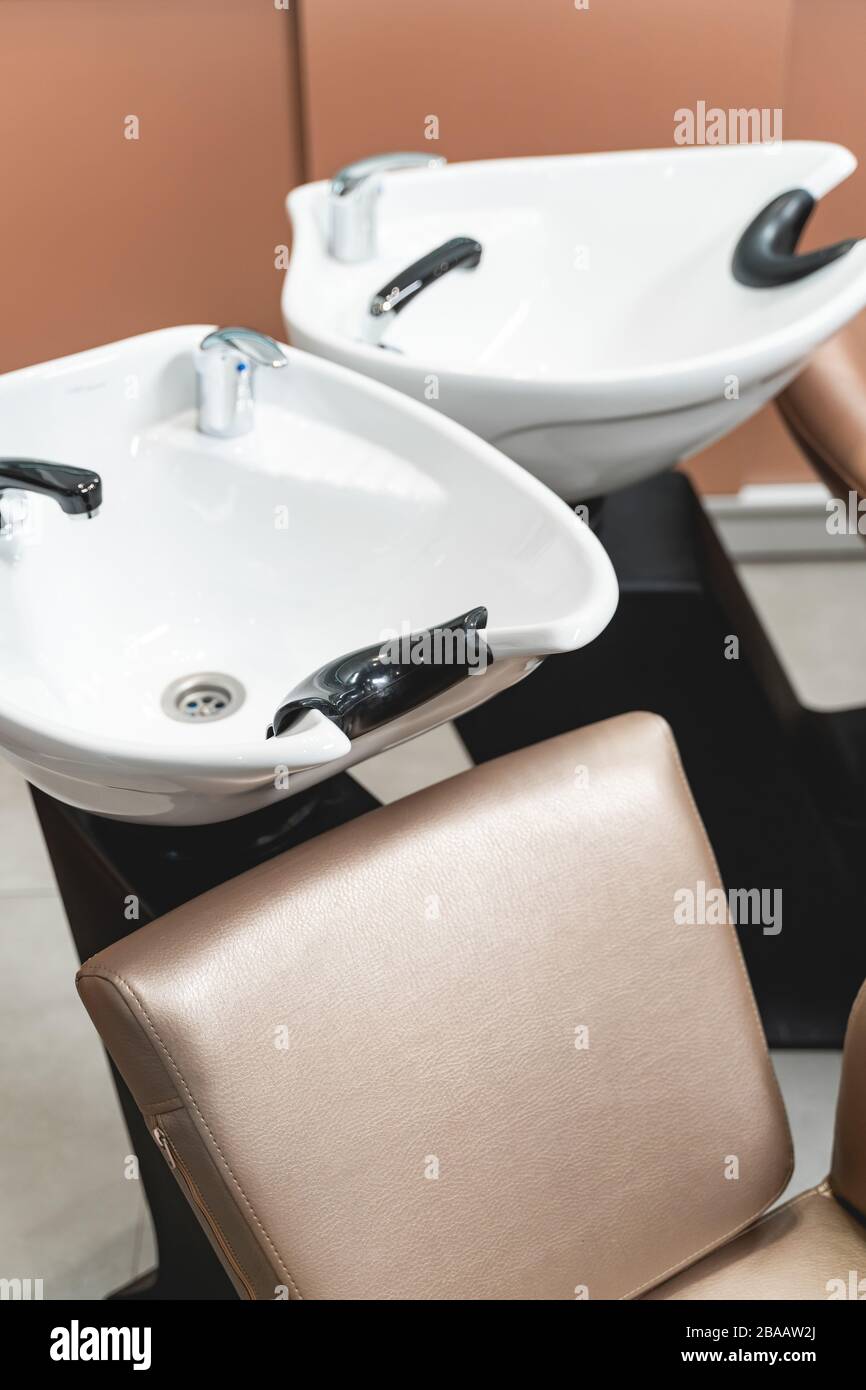 Salon washing area hi-res stock photography and images - Alamy