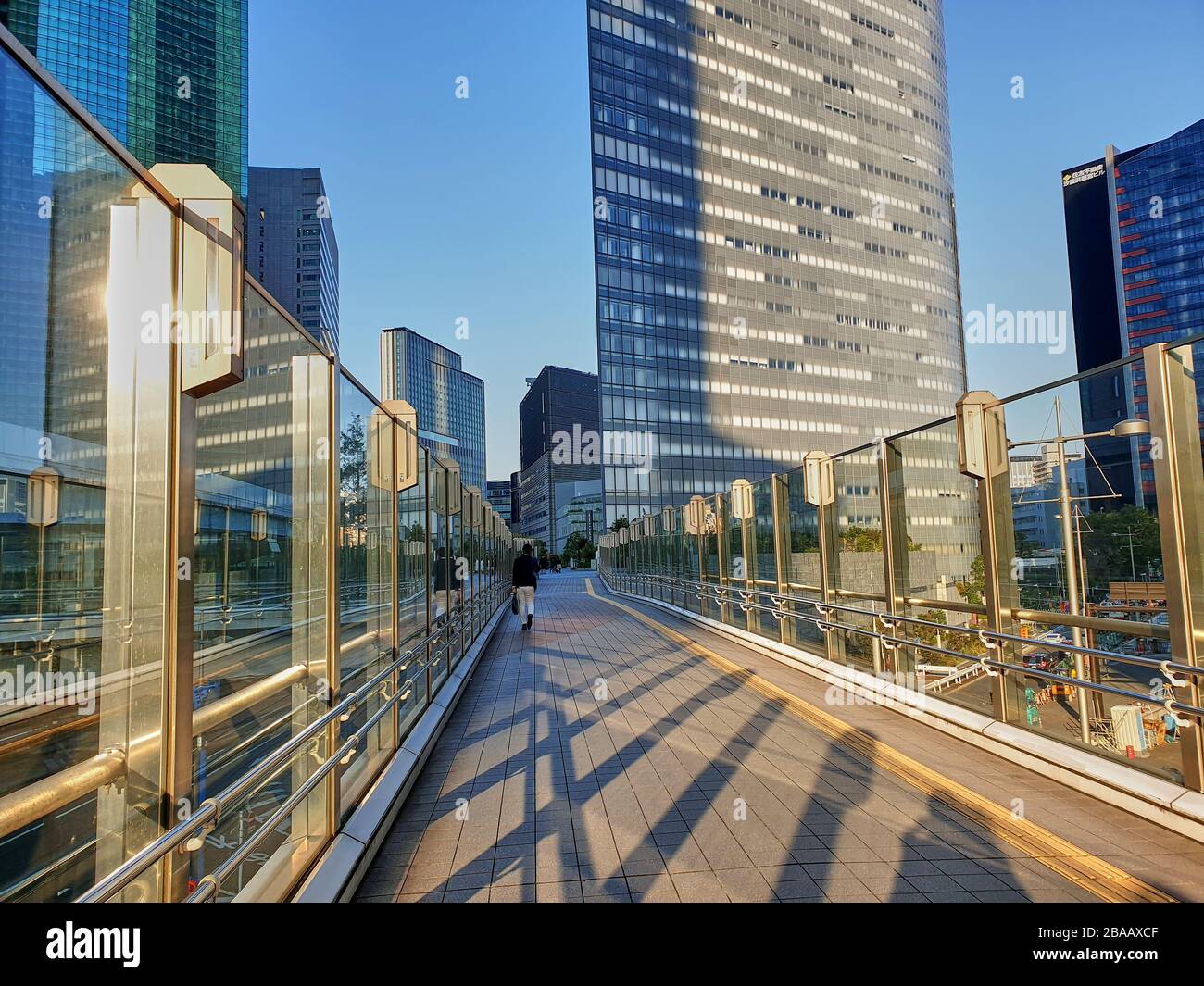 Path to modern office building during the sunset Stock Photo - Alamy
