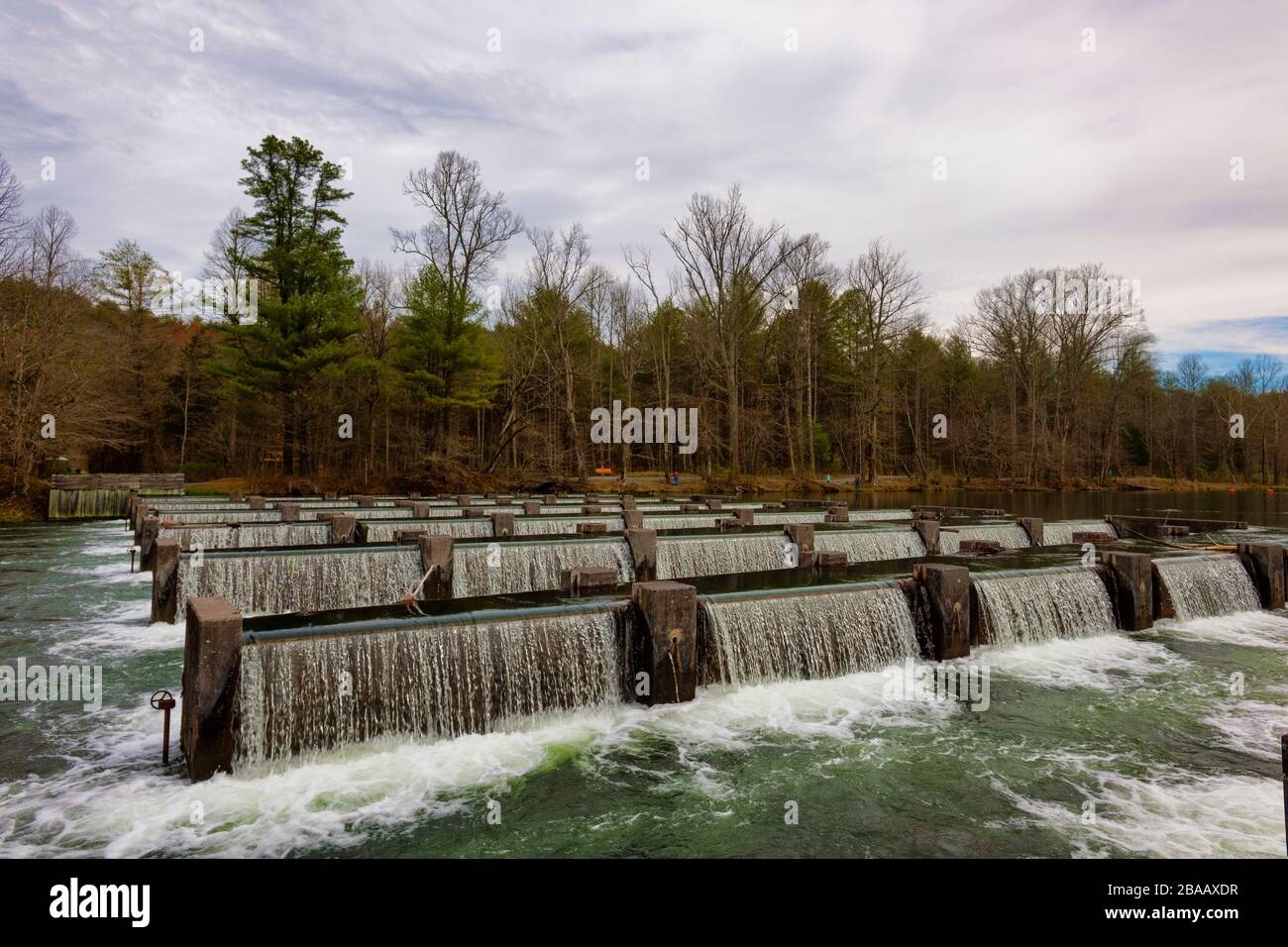 Weir dam hi-res stock photography and images - Alamy
