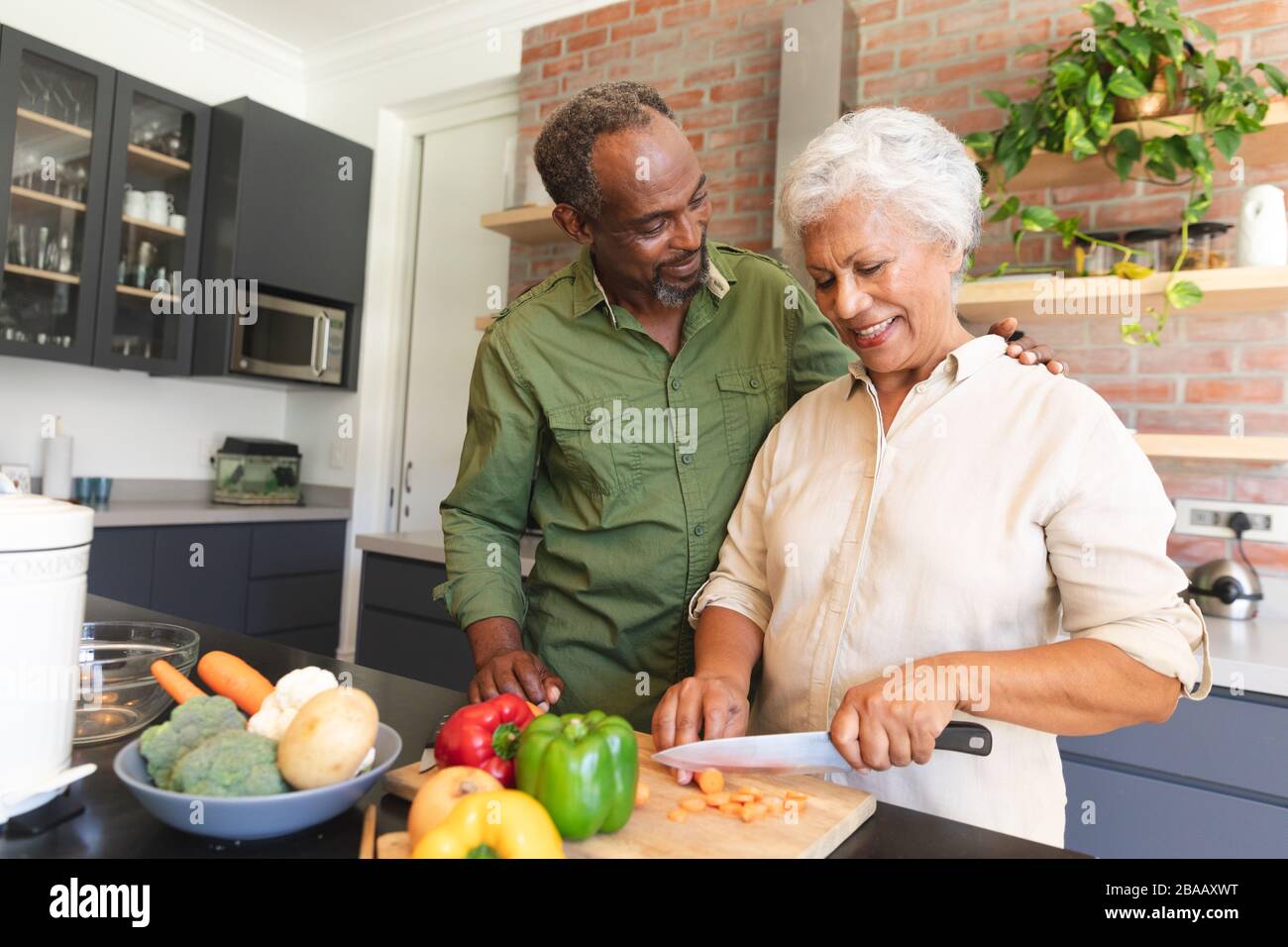 Cooking hi-res stock photography and images - Alamy