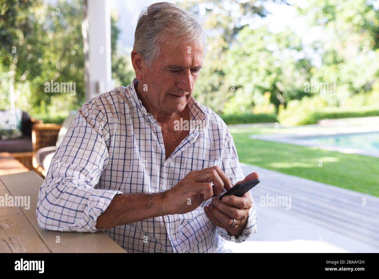 Senior using hi-res stock photography and images - Alamy
