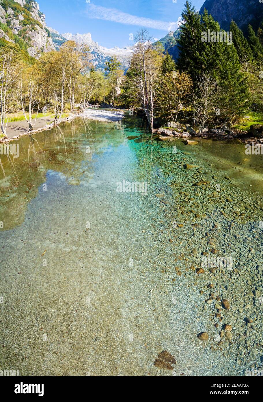 Aerial view stream bottom mountain hi-res stock photography and images ...