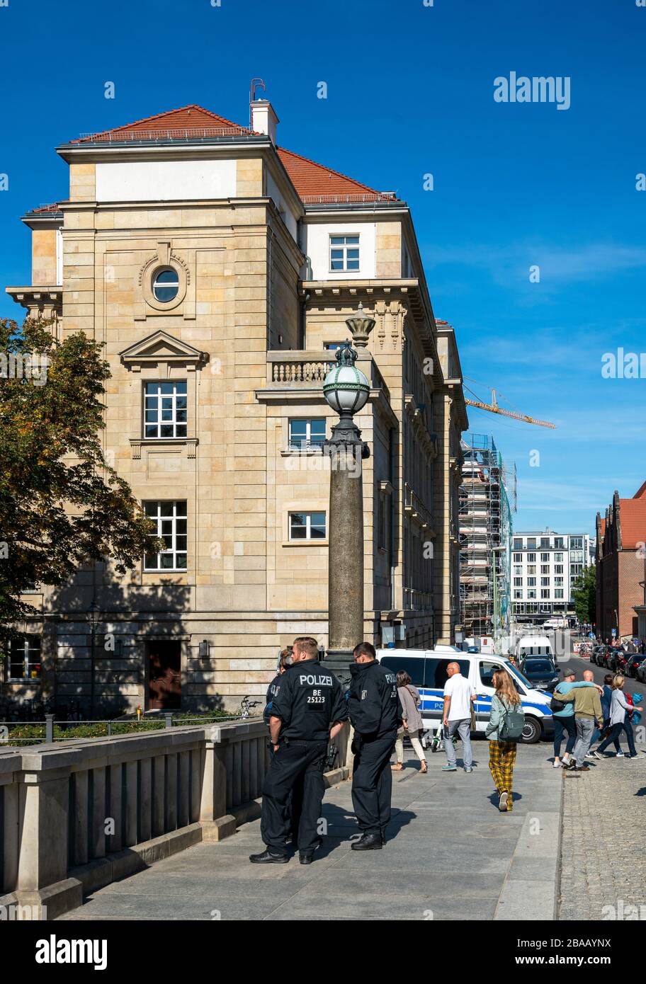 Police uniform berlin hi-res stock photography and images - Alamy