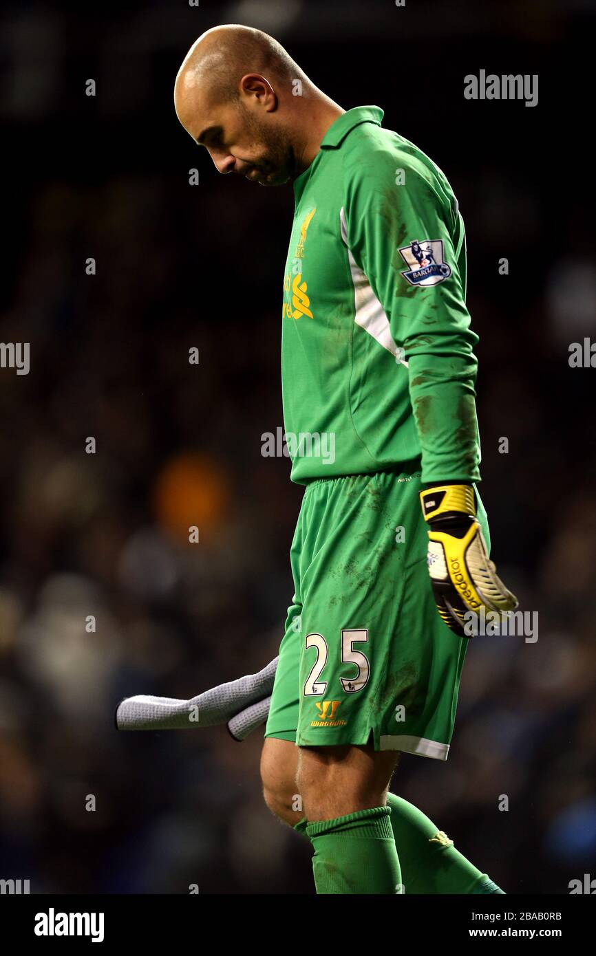 Liverpools goalkeeper pepe reina hi-res stock photography and images ...