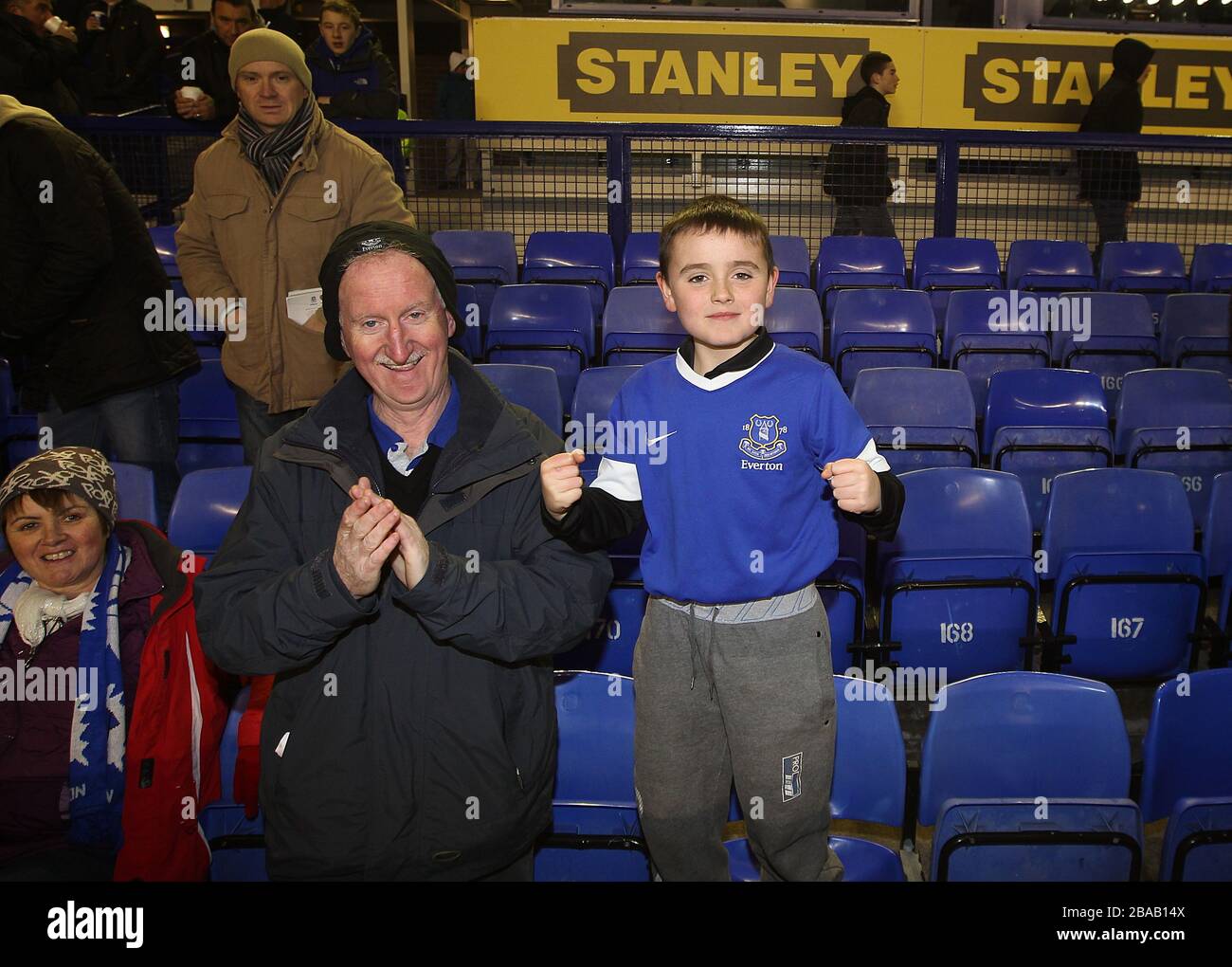 Everton fans hi-res stock photography and images - Alamy