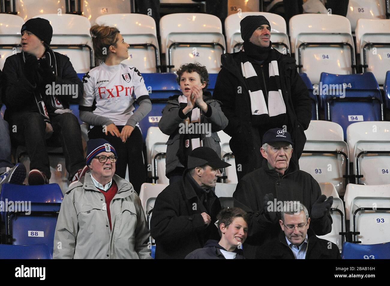 Fulham fan hi-res stock photography and images - Alamy