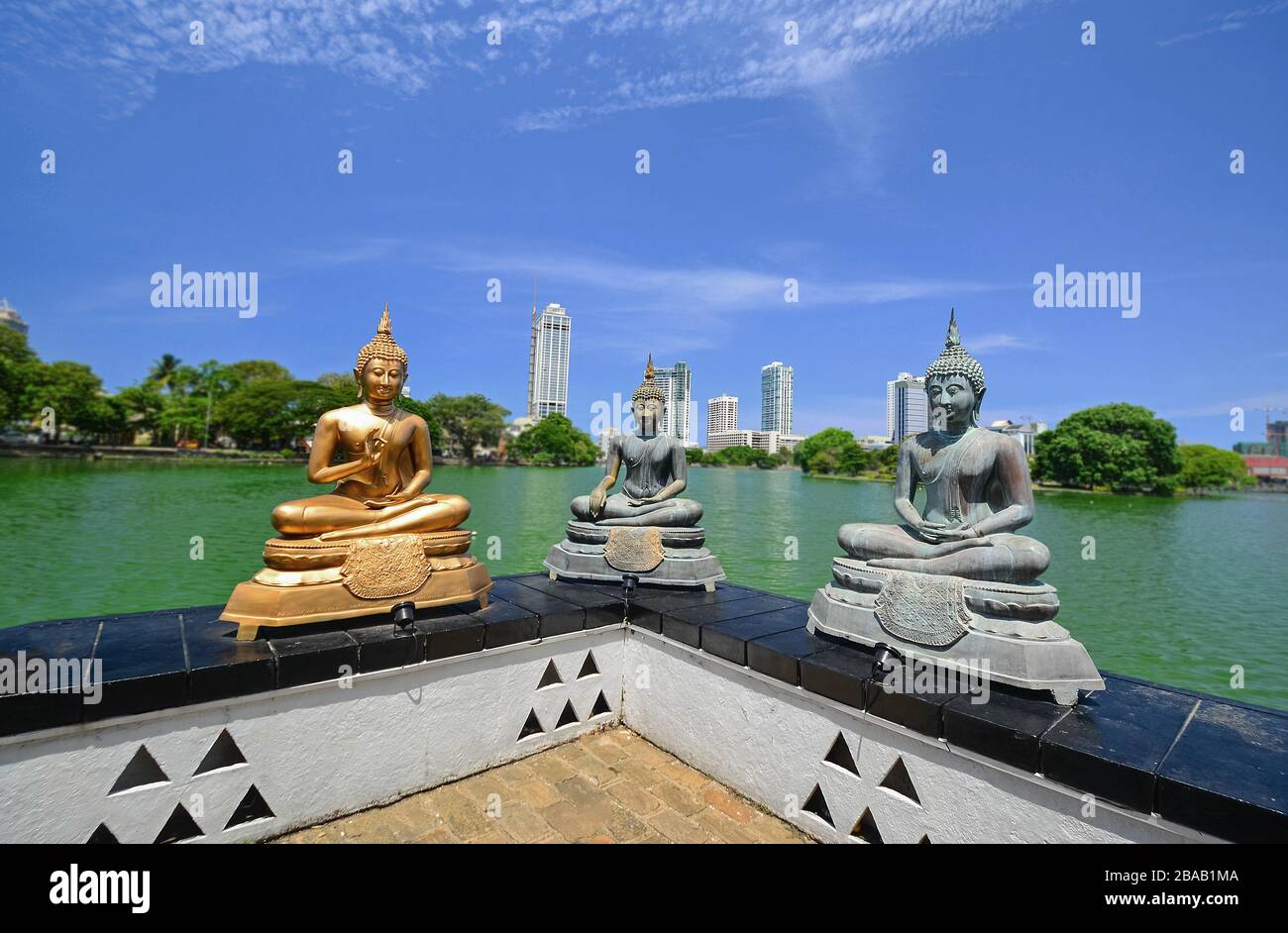 The Statues Of Gangarama Temple In Colombo, Sri Lanka Stock Photo - Alamy