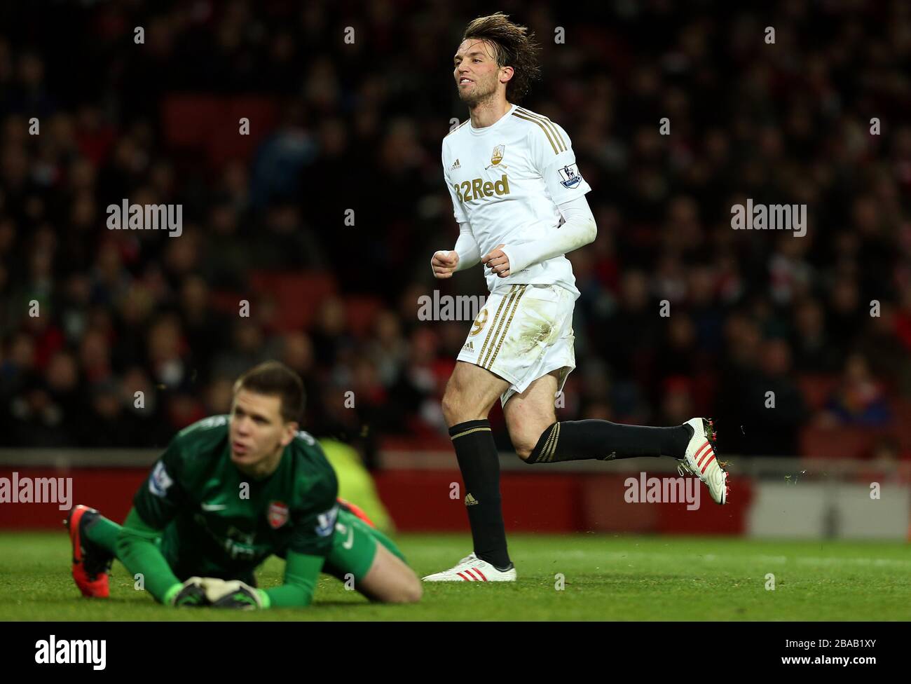 Arsenal celebrates scoring hi-res stock photography and images - Alamy