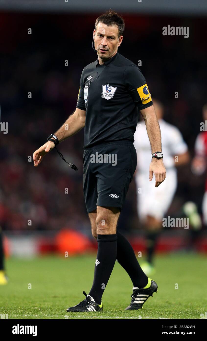 Referee mark clattenberg hi-res stock photography and images - Alamy