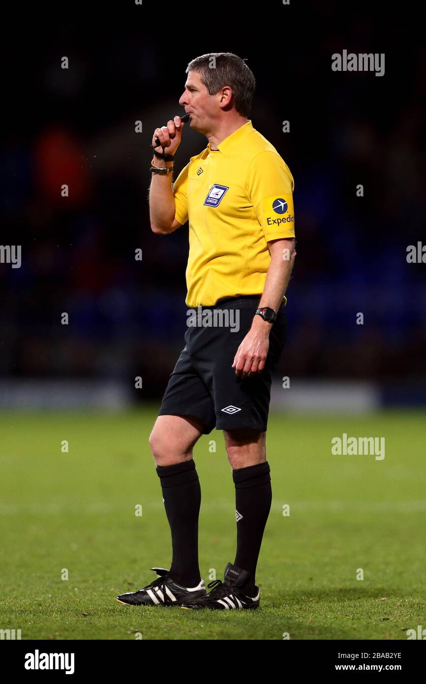 Referee Andy D'Urso Stock Photo - Alamy