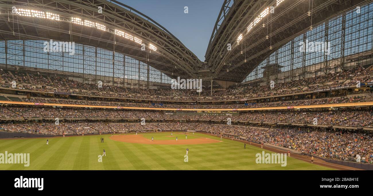 Milwaukee baseball stadium hi-res stock photography and images - Alamy