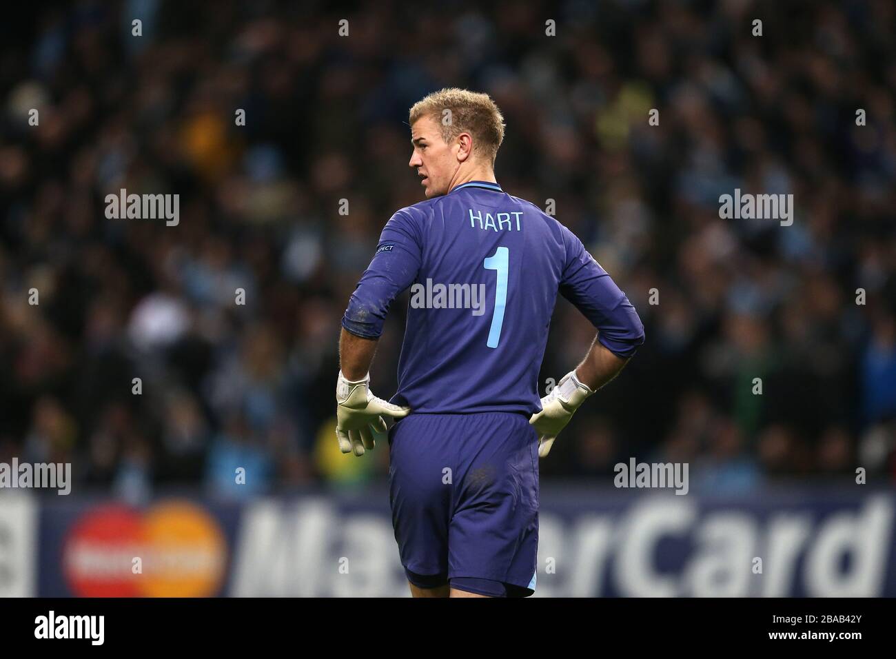 Manchester city goalkeeper joe hart hi-res stock photography and images ...
