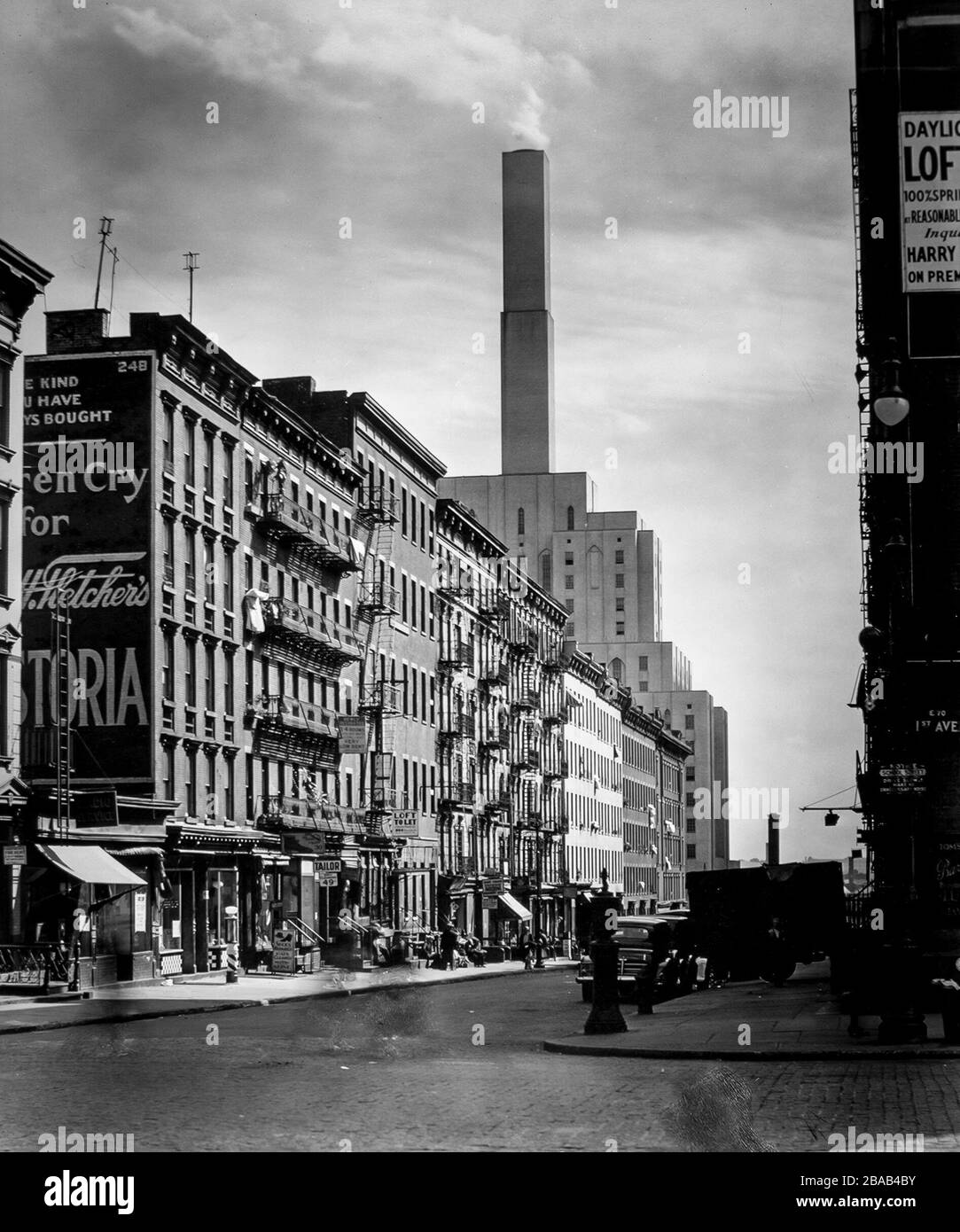 First Avenue and East 70th Street, Manhattan Stock Photo - Alamy