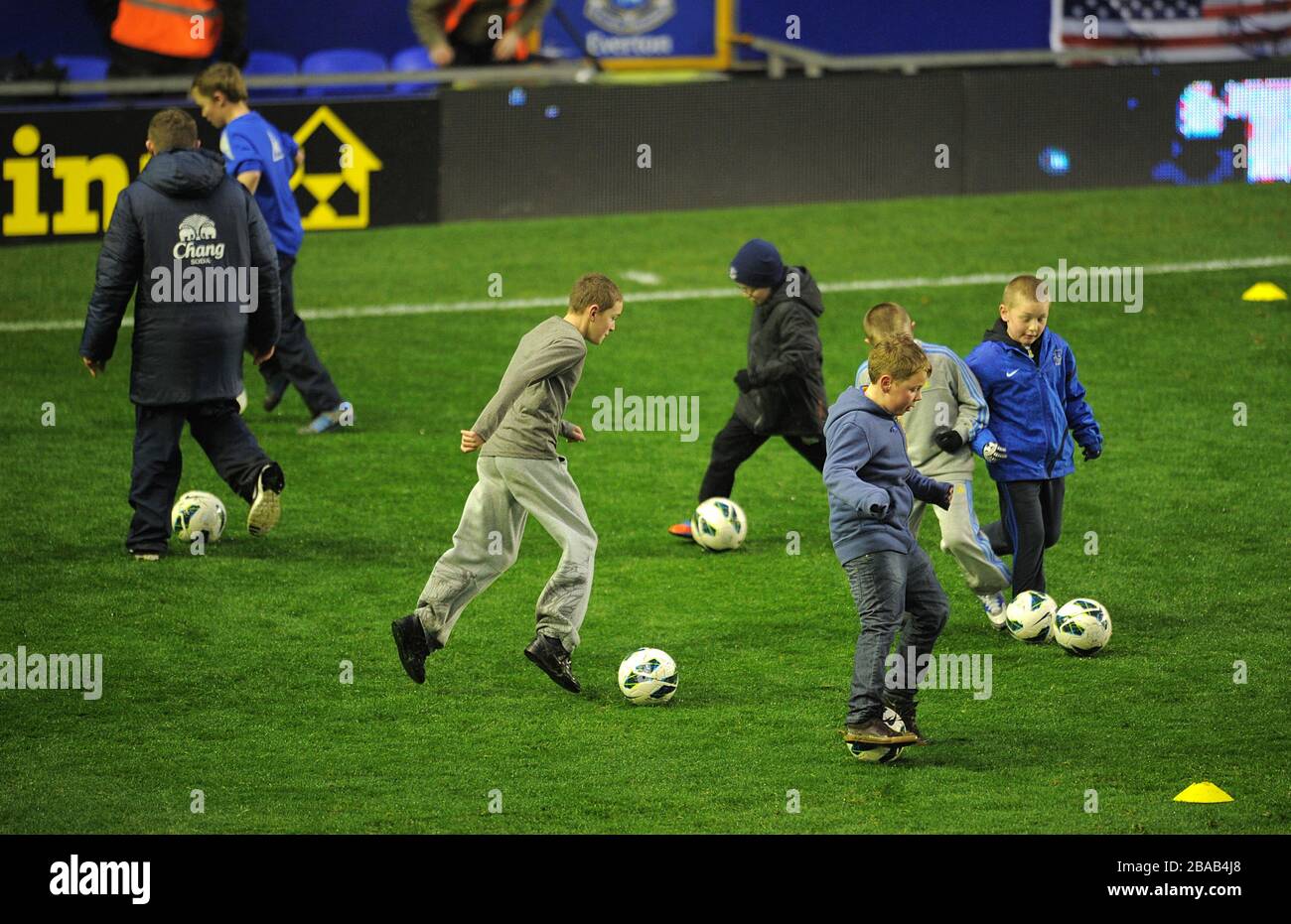 Pitch view of fans hi-res stock photography and images - Alamy