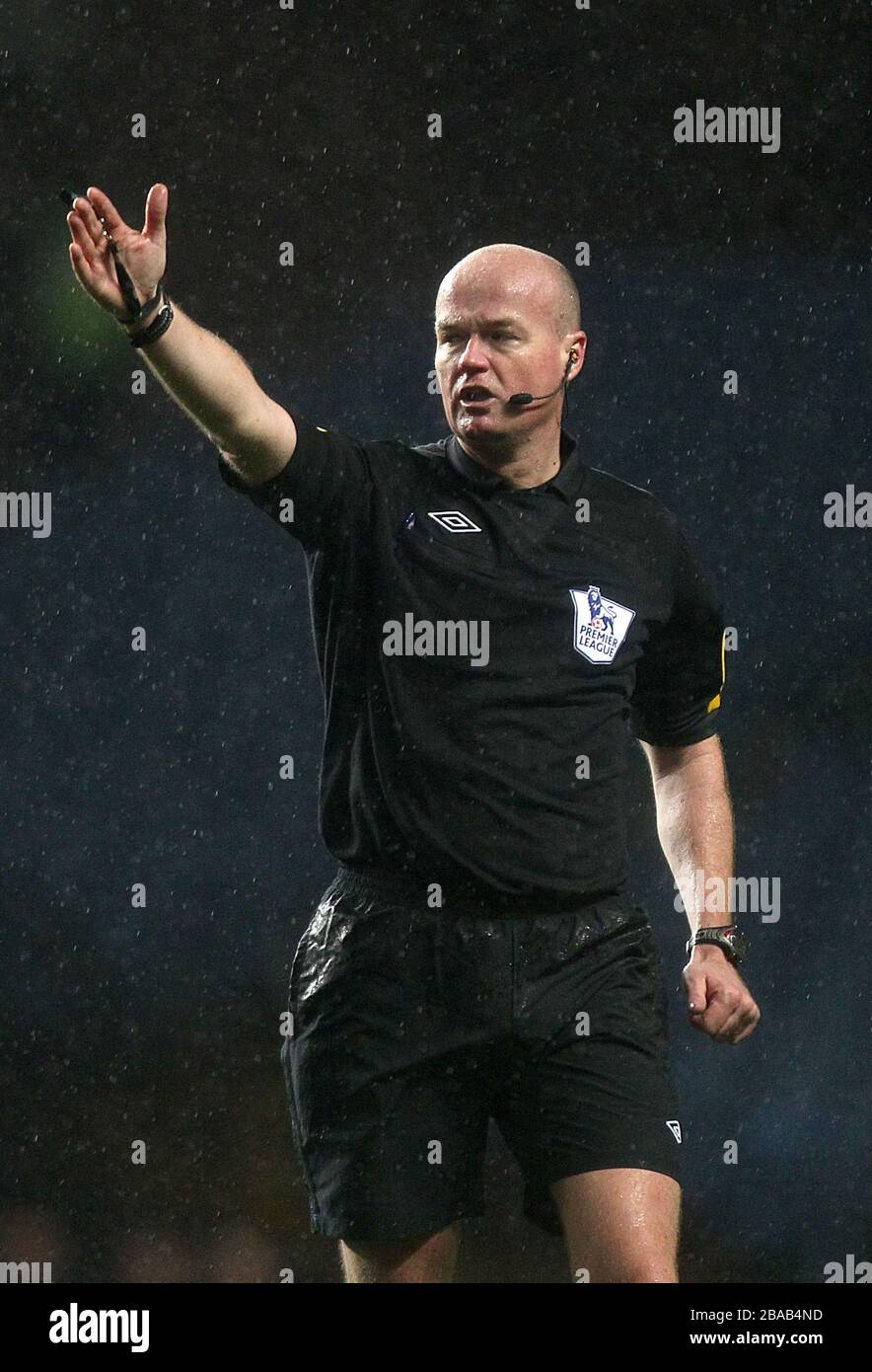 Lee Mason, match referee Stock Photo - Alamy