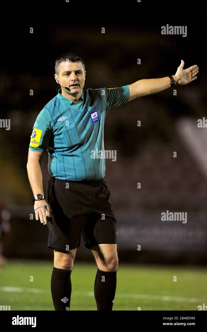 Referee Iain Williamson Stock Photo - Alamy