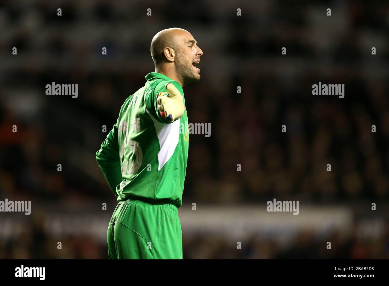 Liverpool goalkeeper Pepe Reina Stock Photo - Alamy