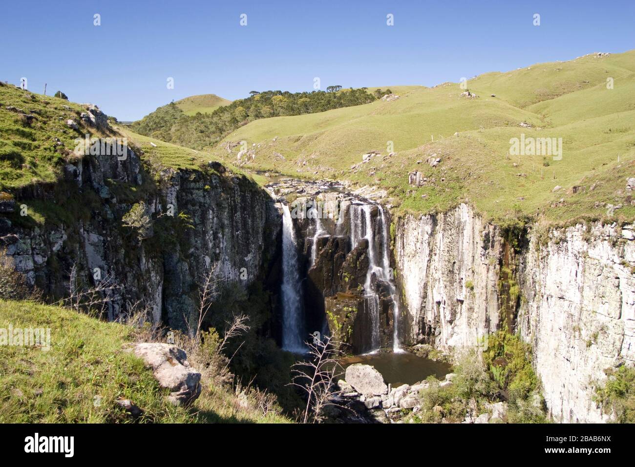 Hills river fields brazil hi-res stock photography and images - Alamy