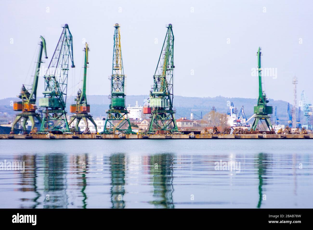 Wheat loading shipping hi-res stock photography and images - Alamy