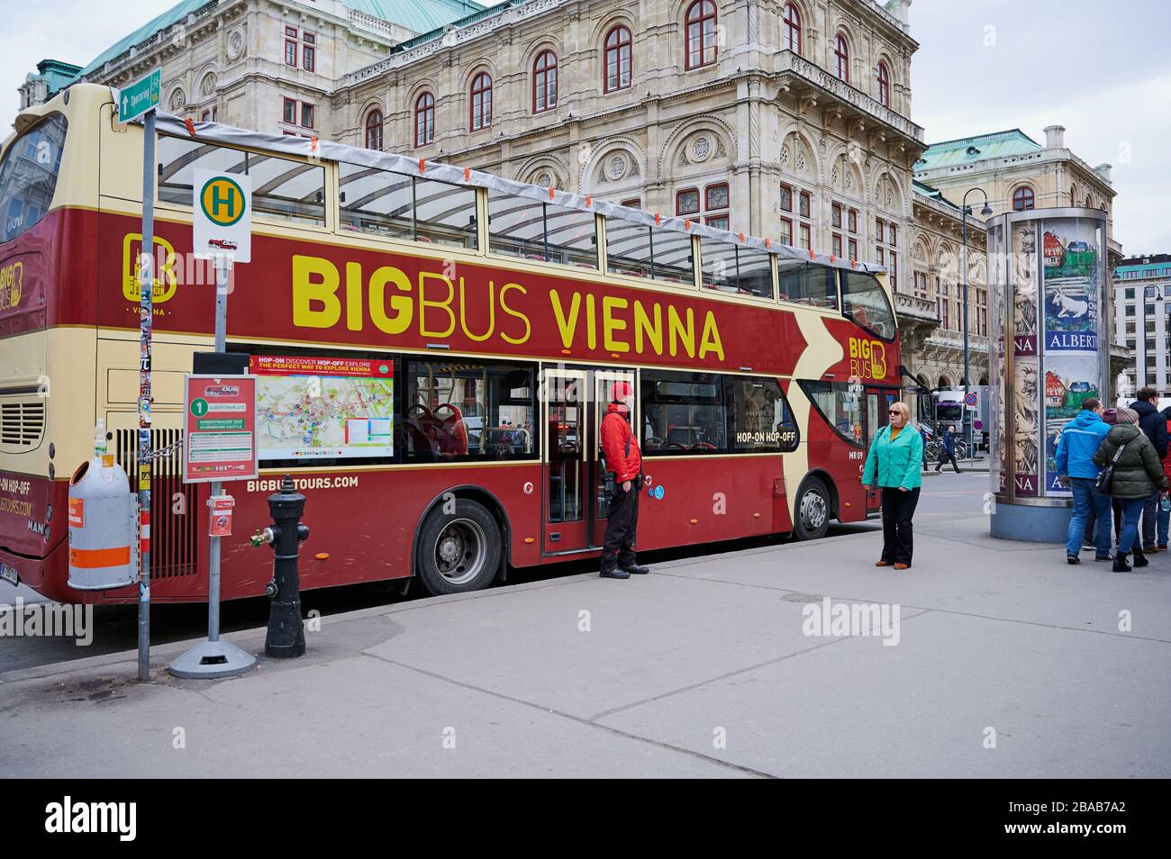 Big bus vienna tour bus hi-res stock photography and images - Alamy